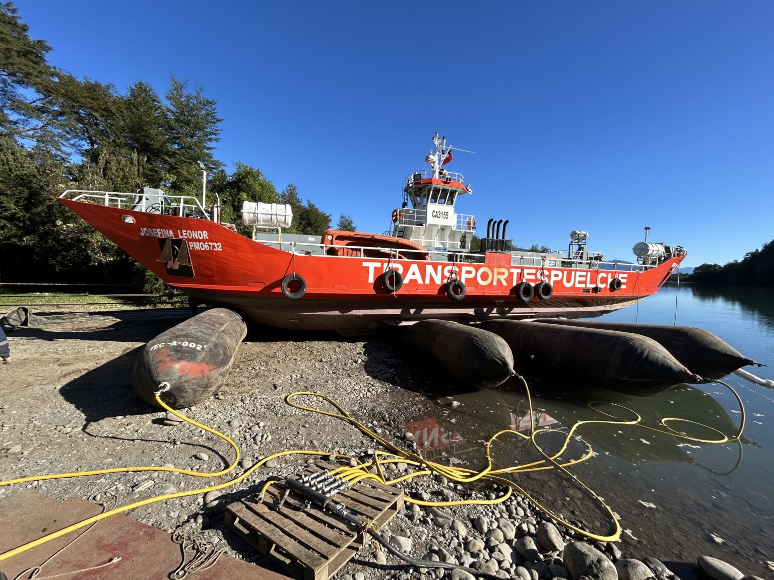 Nuestras Barcazas - Transportes Puelche